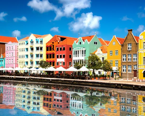 Cruises vanaf Curaçao met Ambassador Cruise Line | Corendon