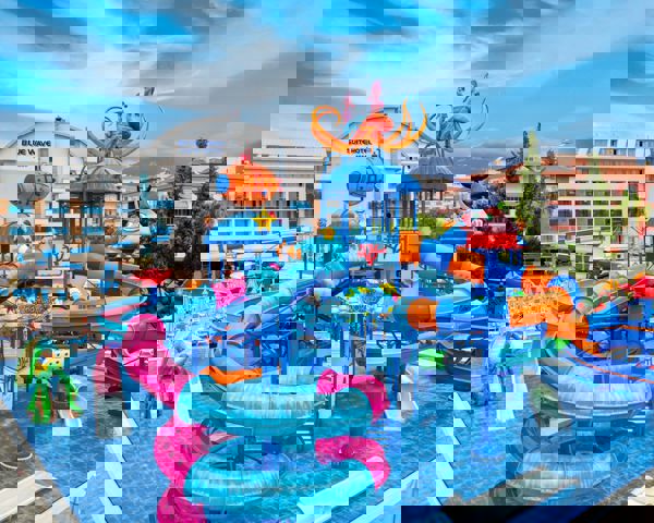 Hotel Blue Wave. Reserveer uw vakantie naar Blue Wave