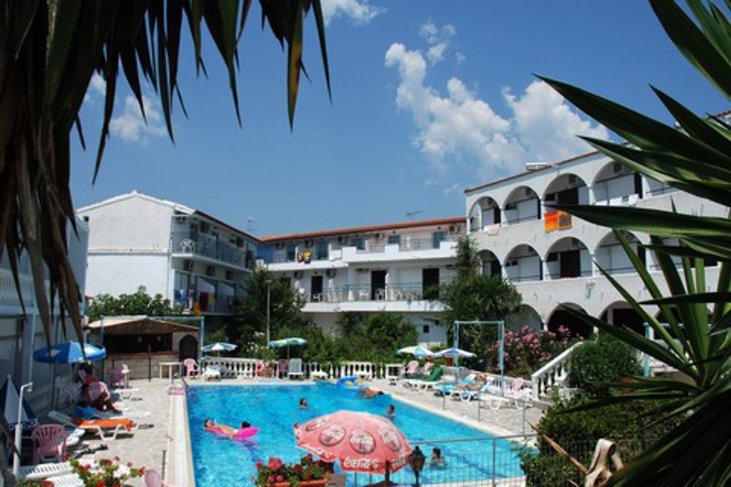 Gouvia Hotel op Corfu. Voordelige vakantie naar Gouvia Hotel.